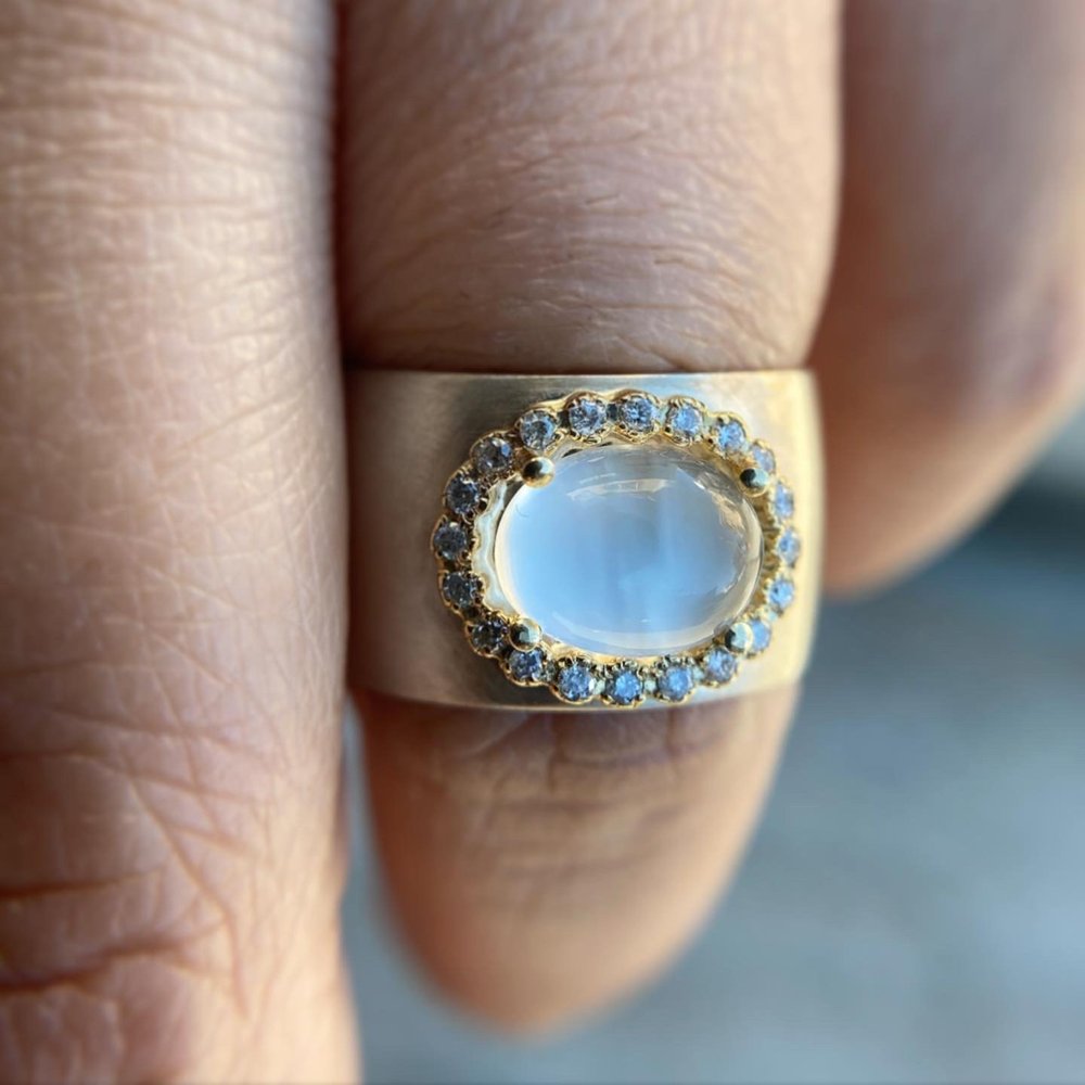 Moonstone Ring Gold