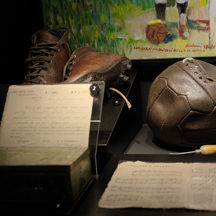 Movie Memorabilia Goes Under The Hammer — News Global Property Scene