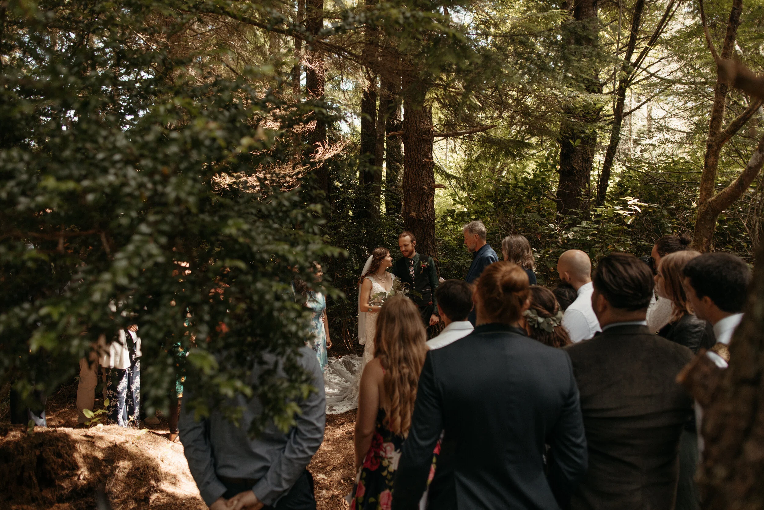 How to Have a Beautiful Micro Wedding // Ideas for Alternative Weddings ...
