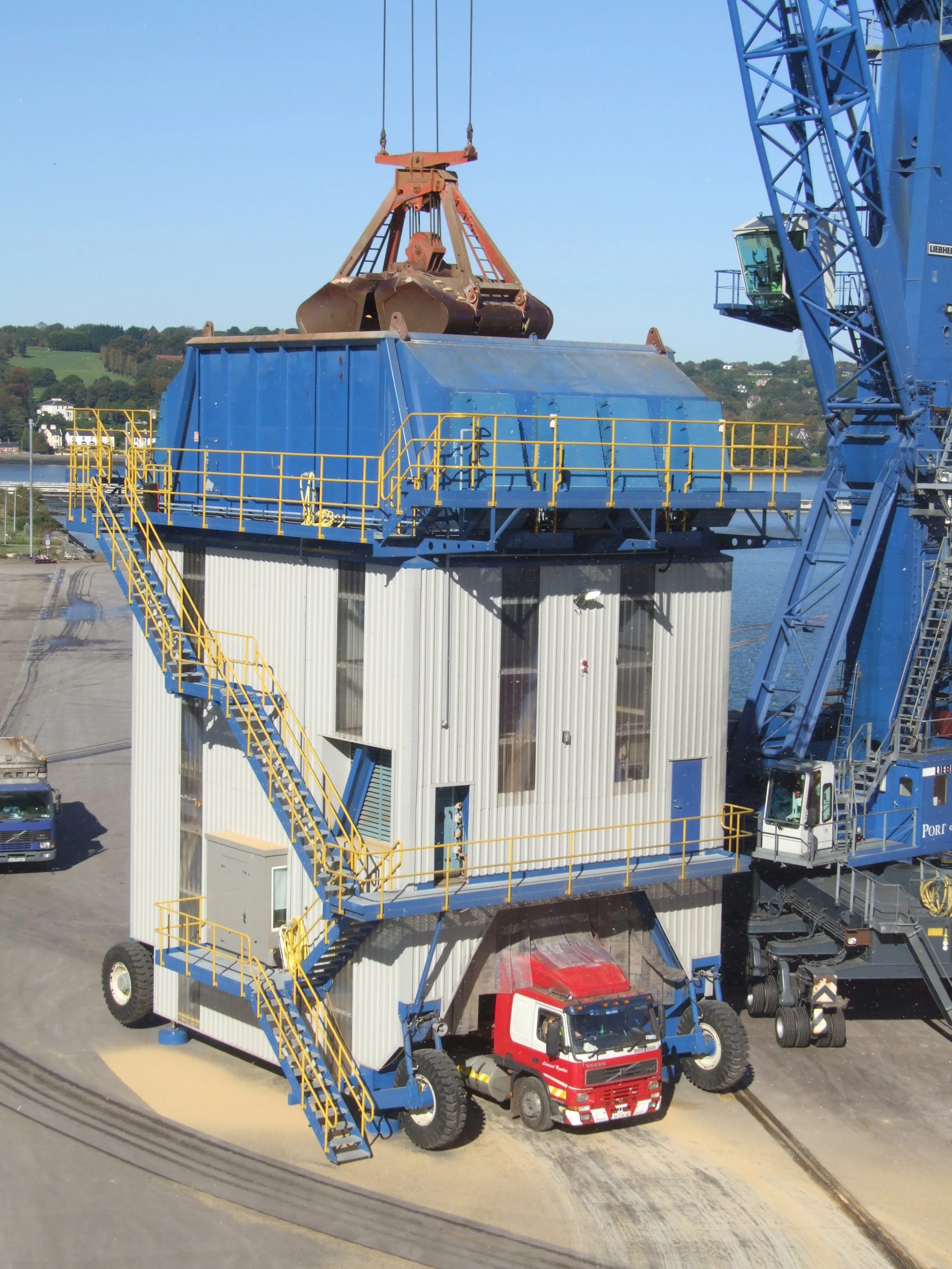 Features | DOCKSOLID | Bulk Port Equipment