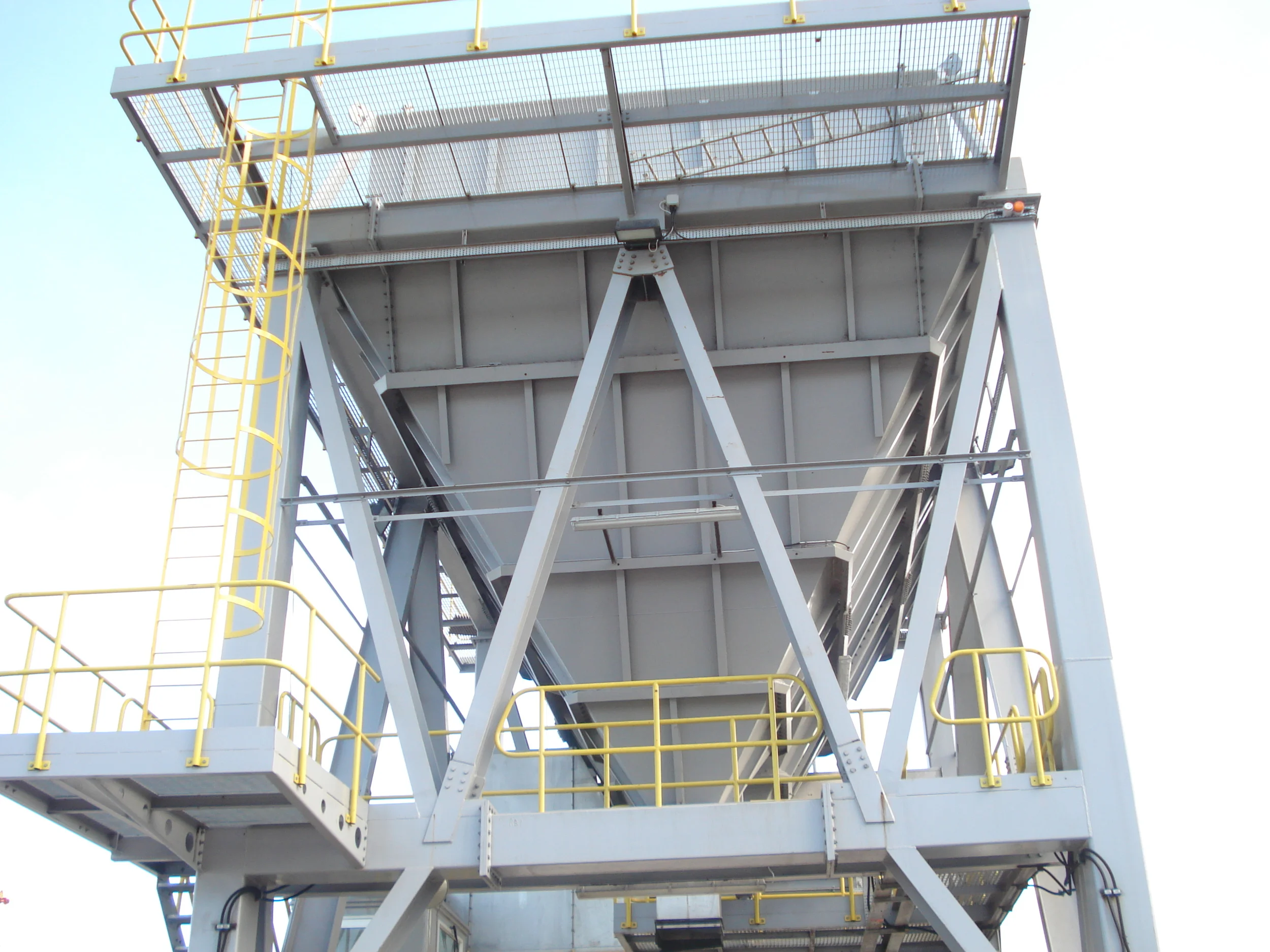 Features | DOCKSOLID | Bulk Port Equipment