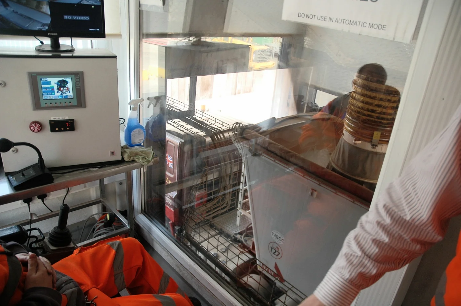 Features | DOCKSOLID | Bulk Port Equipment