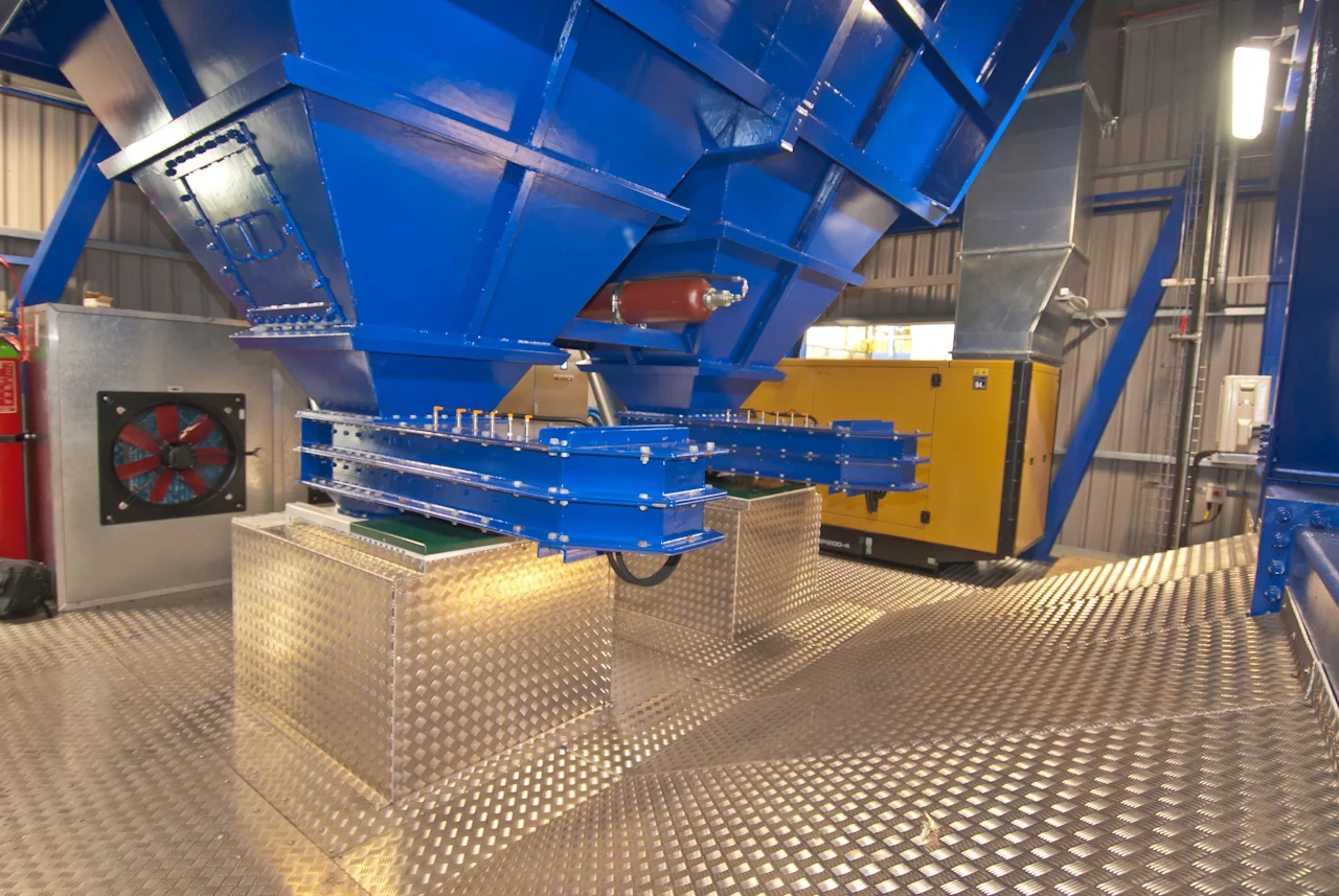 Features | DOCKSOLID | Bulk Port Equipment