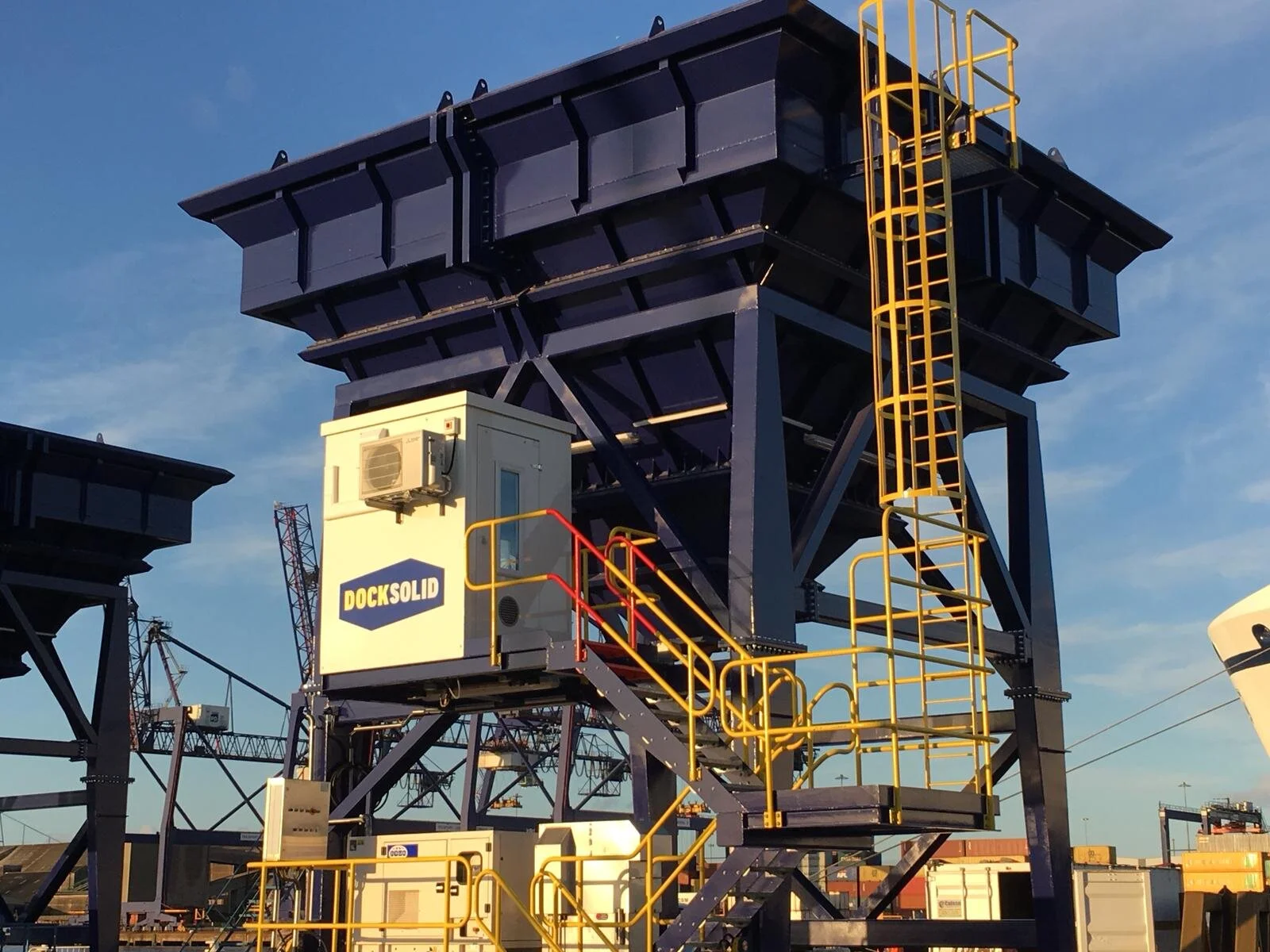 Features | DOCKSOLID | Bulk Port Equipment