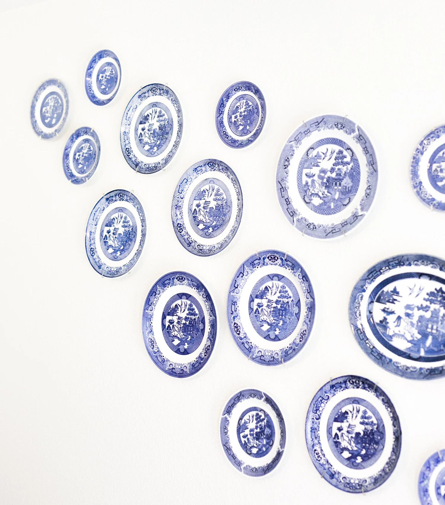 How to Create an Antique Blue and White Plate Wall — Kendall Mariah