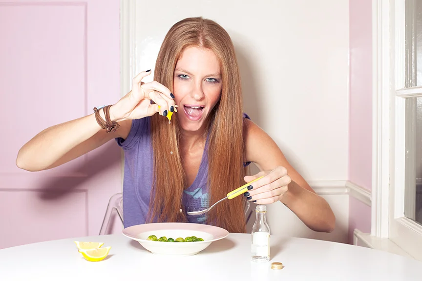 GIRLS EATING FOOD IN MY KITCHEN — Danielle Spires Photography