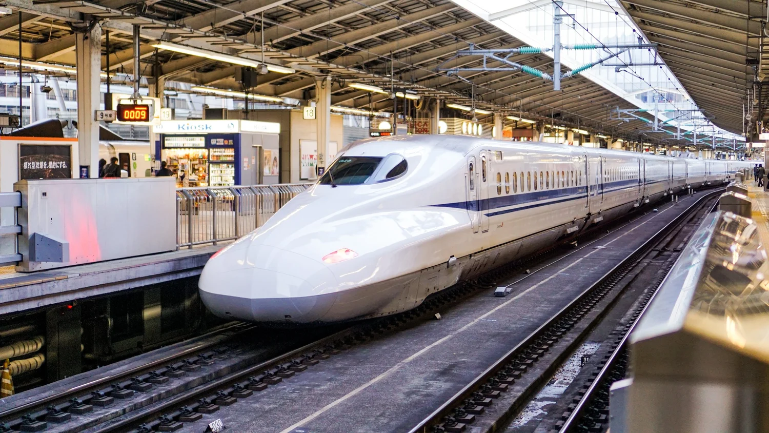 HOW TO FIND YOUR SEAT ON THE SHINKANSEN — andy lightfoot