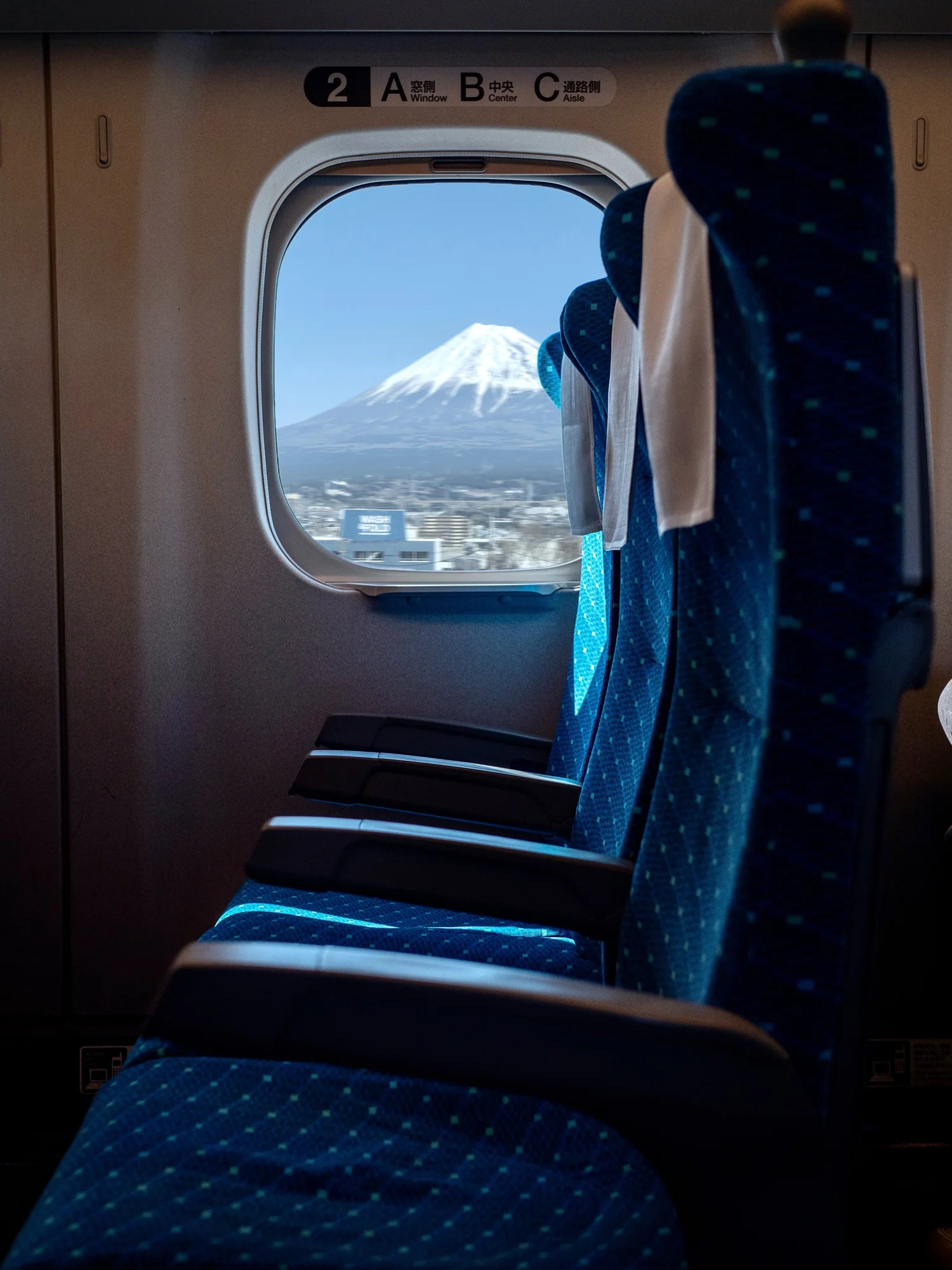 HOW TO FIND YOUR SEAT ON THE SHINKANSEN — andy lightfoot