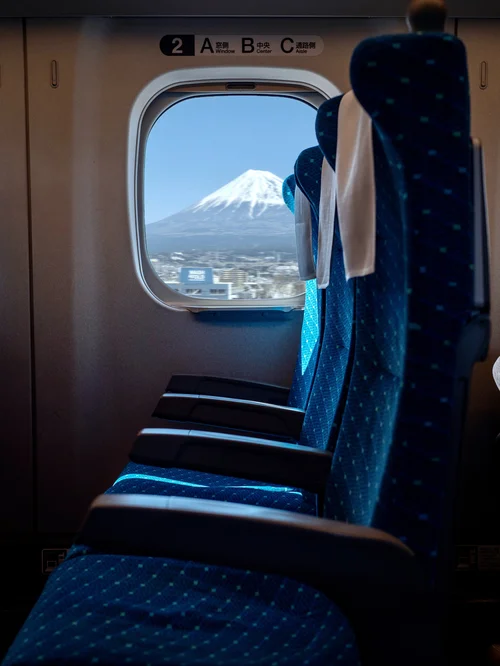 HOW TO FIND YOUR SEAT ON THE SHINKANSEN — andy lightfoot