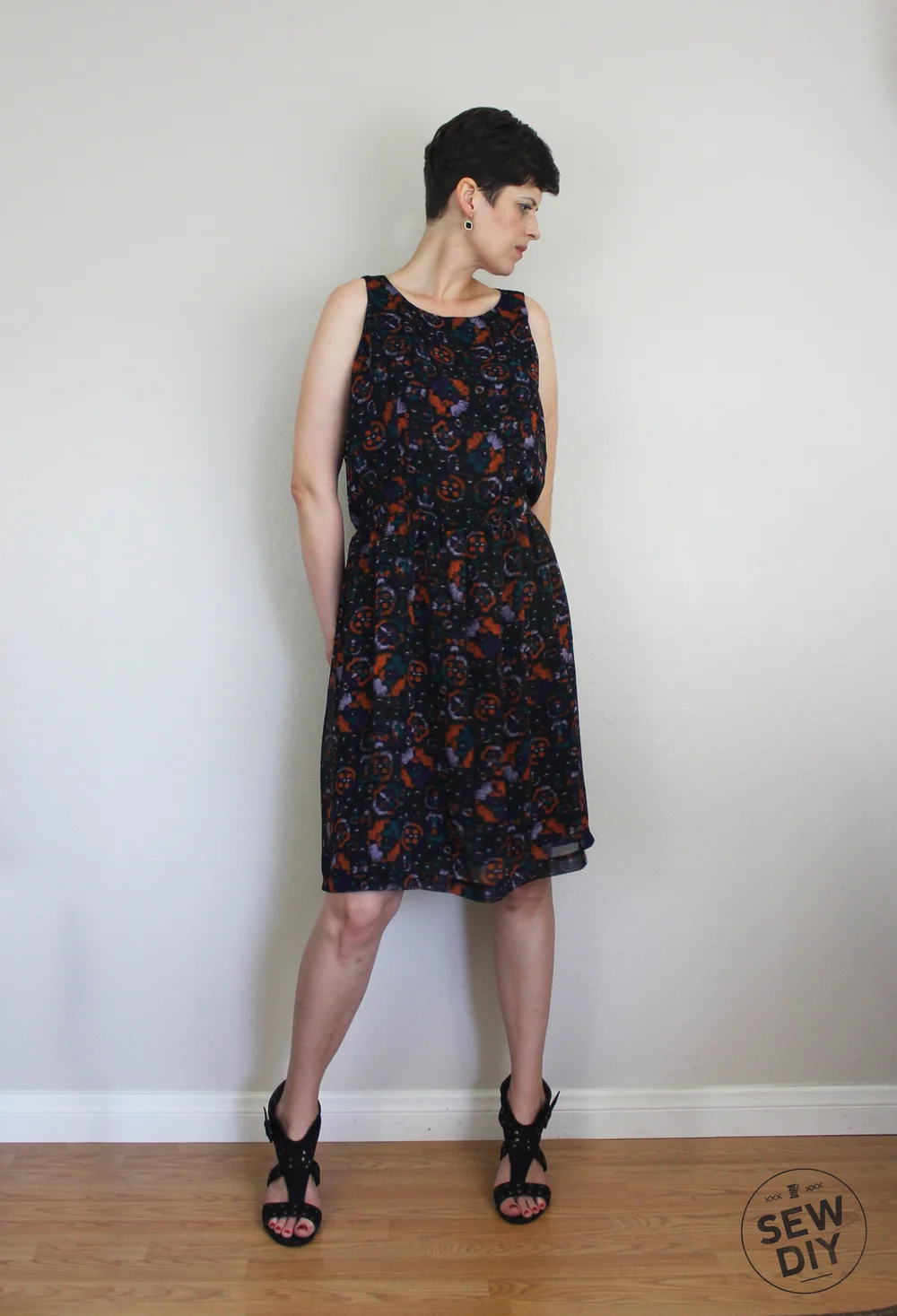 Lace Back Dress – Vogue V8901 — Sew DIY