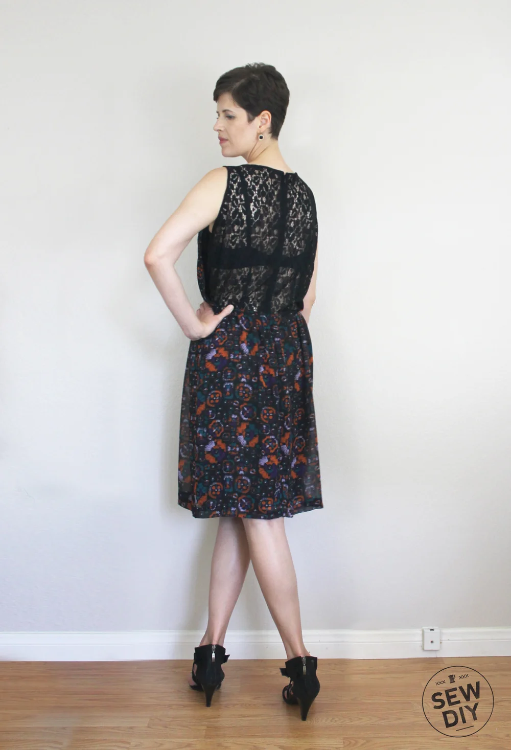 Lace Back Dress – Vogue V8901 — Sew DIY