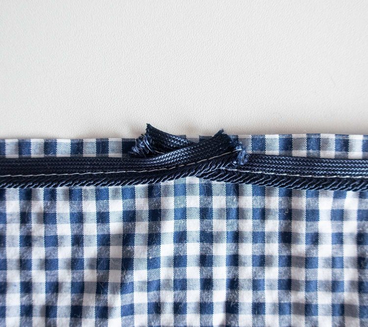 How to add piping to a seam - VIDEO TUTORIAL — Sew DIY