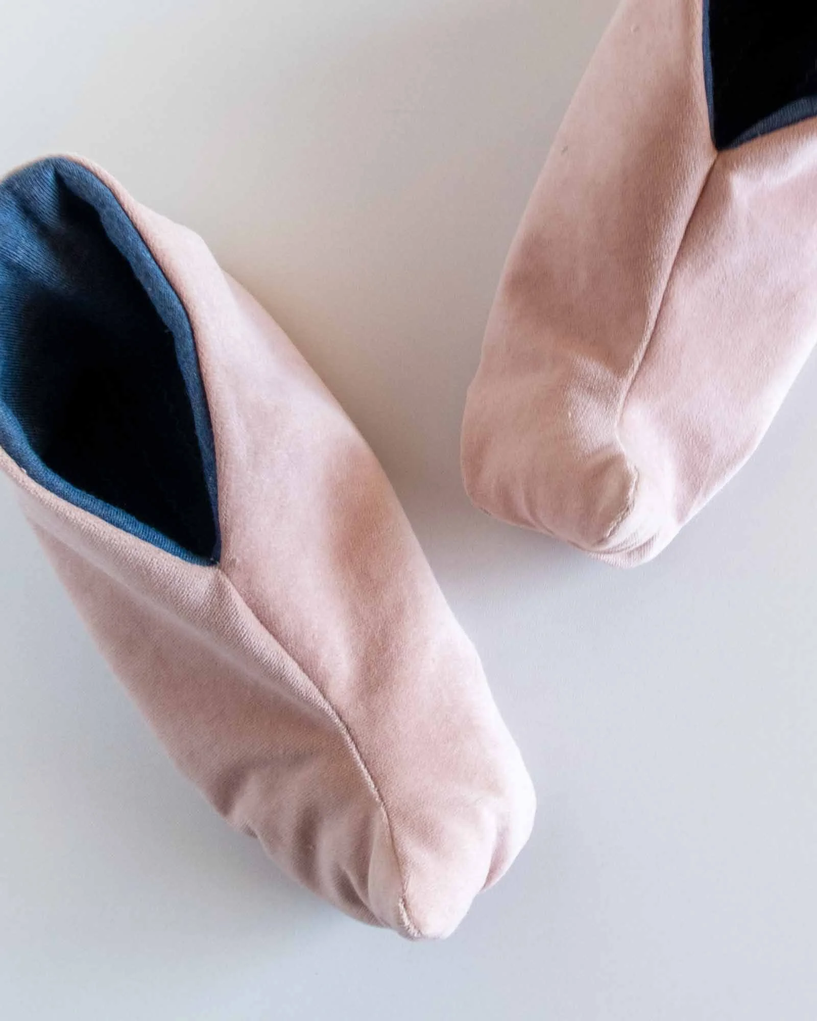 How to Sew Elf Slippers – Hack of the Quilted Slippers pattern — Sew DIY
