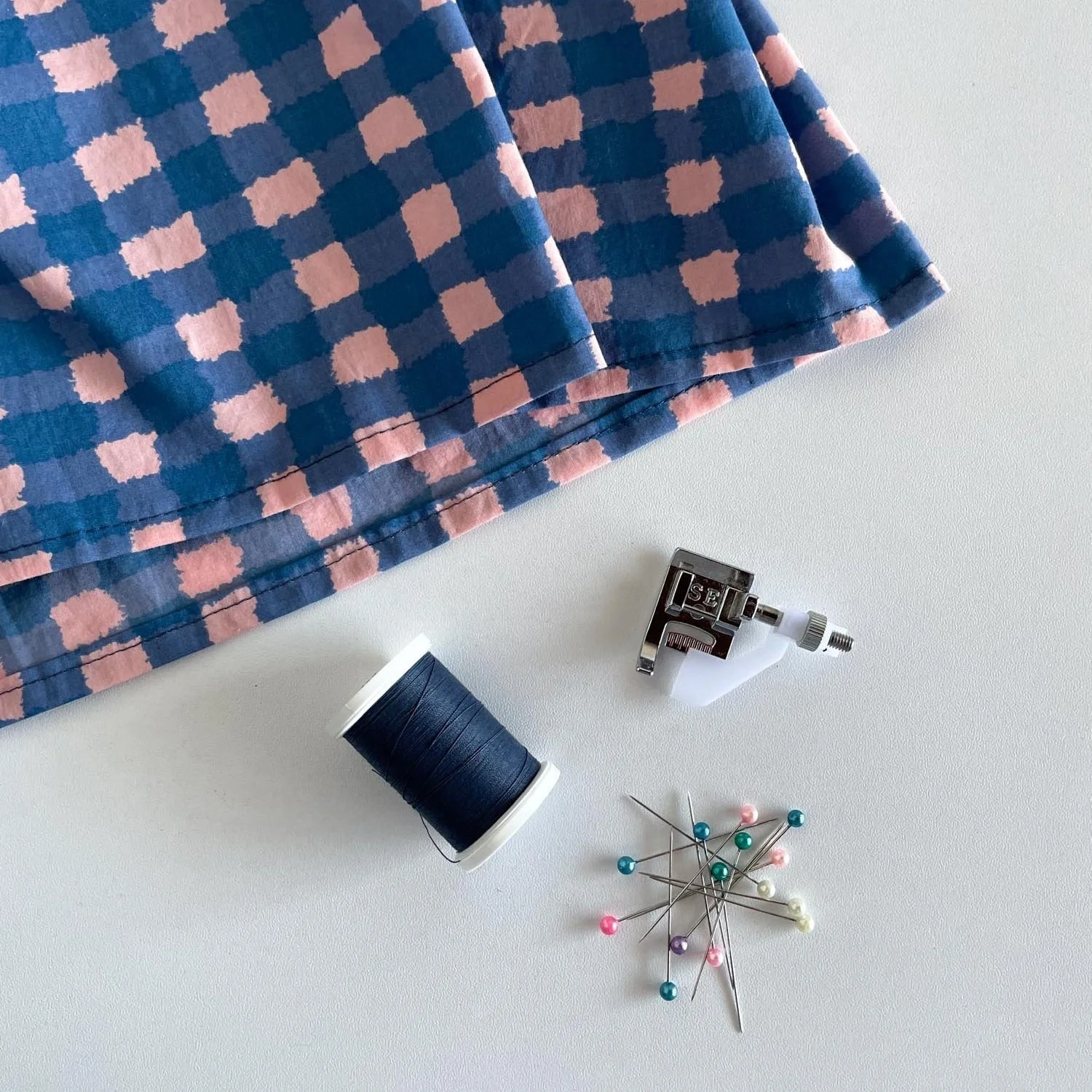 How to use an Edge Stitch Foot — Video Tutorial — Sew DIY