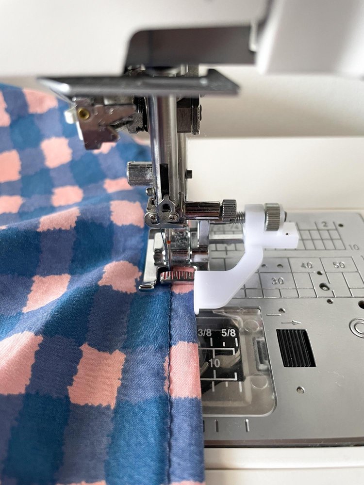 How to use an Edge Stitch Foot — Video Tutorial — Sew DIY