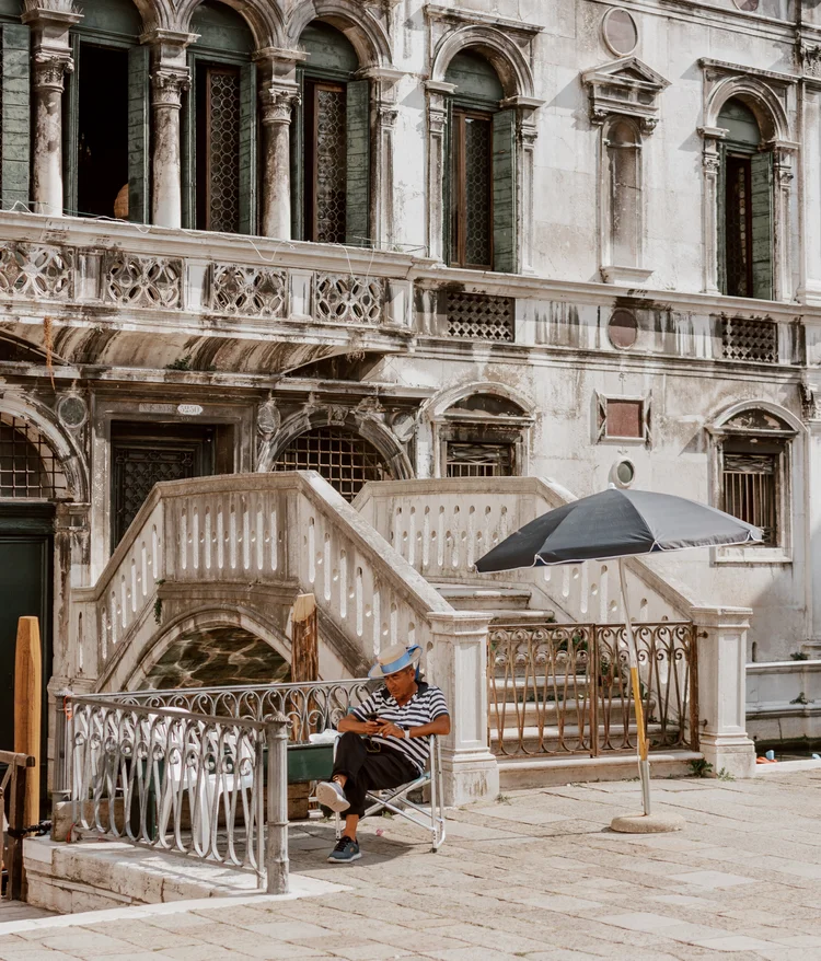 A Complete Guide to A Gondola Ride in Venice — ALONG DUSTY ROADS