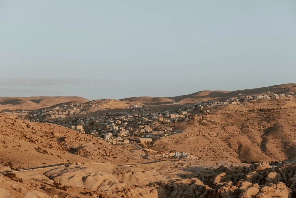 How to Get From Amman to Petra | Car, Bus, Tour or Taxi — ALONG DUSTY ROADS