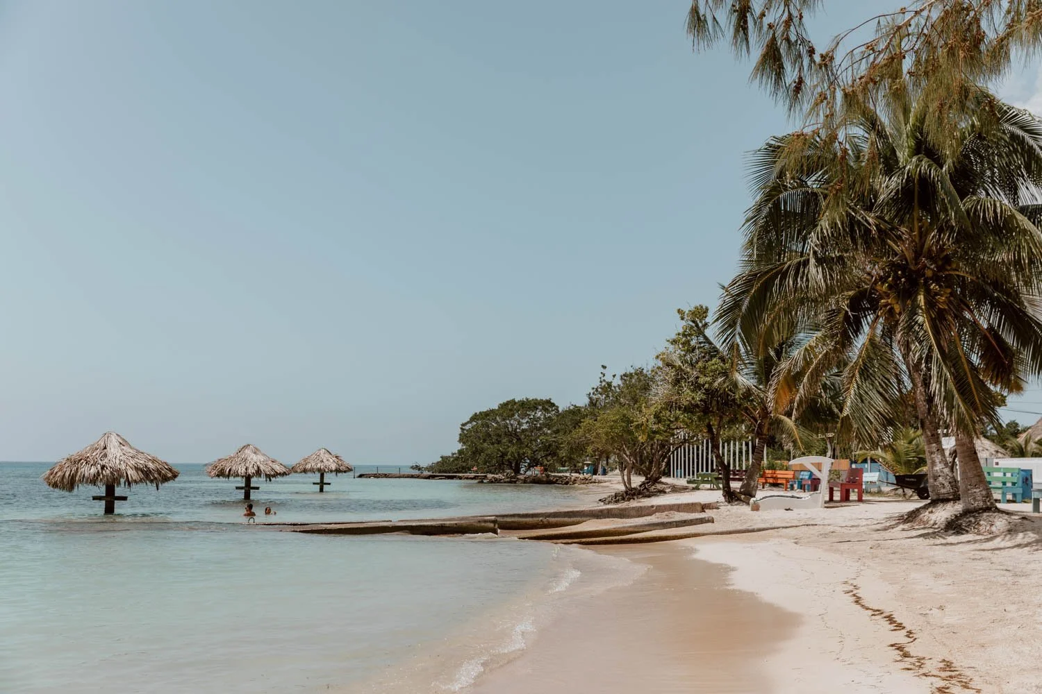 13 Wonderful Things To Do In Utila | The Diving Island — ALONG DUSTY ROADS