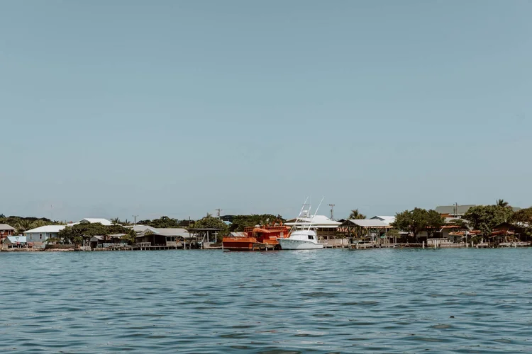 17 Things to Know Before Visiting Utila, Honduras — ALONG DUSTY ROADS