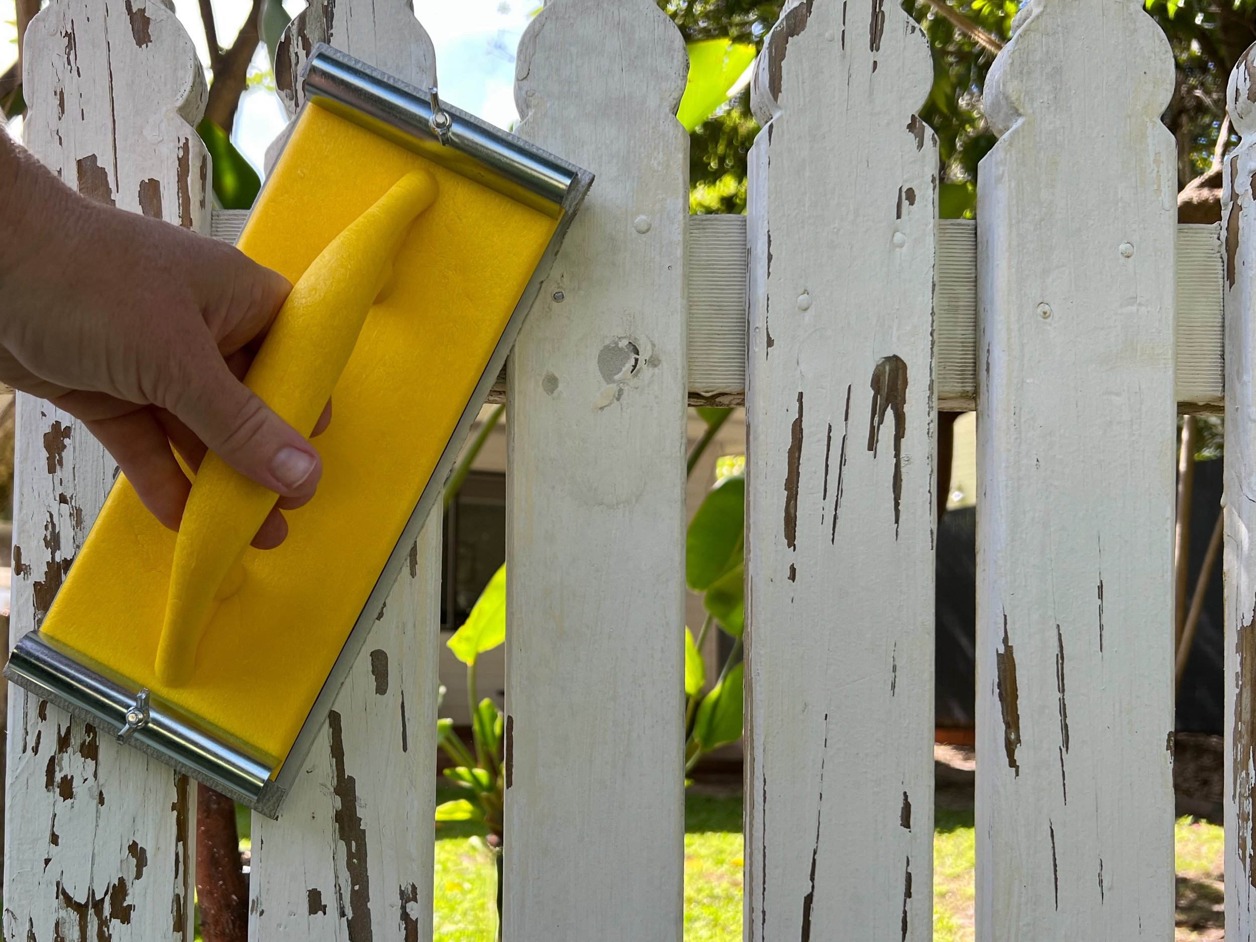 REPAINT A PICKET FENCE WITH MINIMUM EFFORT — Little Red Industries
