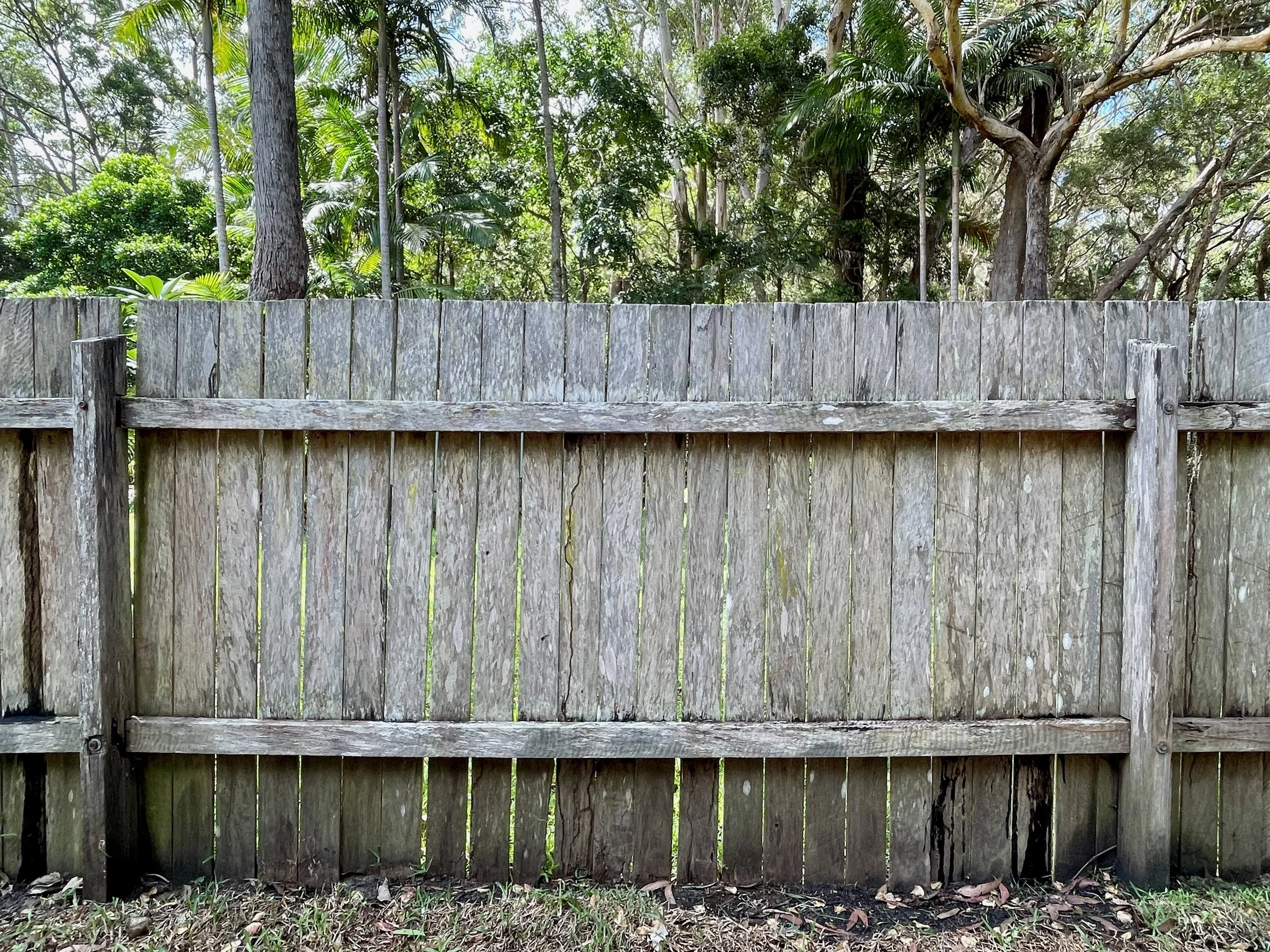 Paint a paling fence the fast way — Little Red Industries