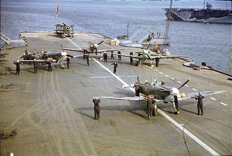 Tamiya 1/700 Bogue class escort carrier conversion to RN Ruler class ...