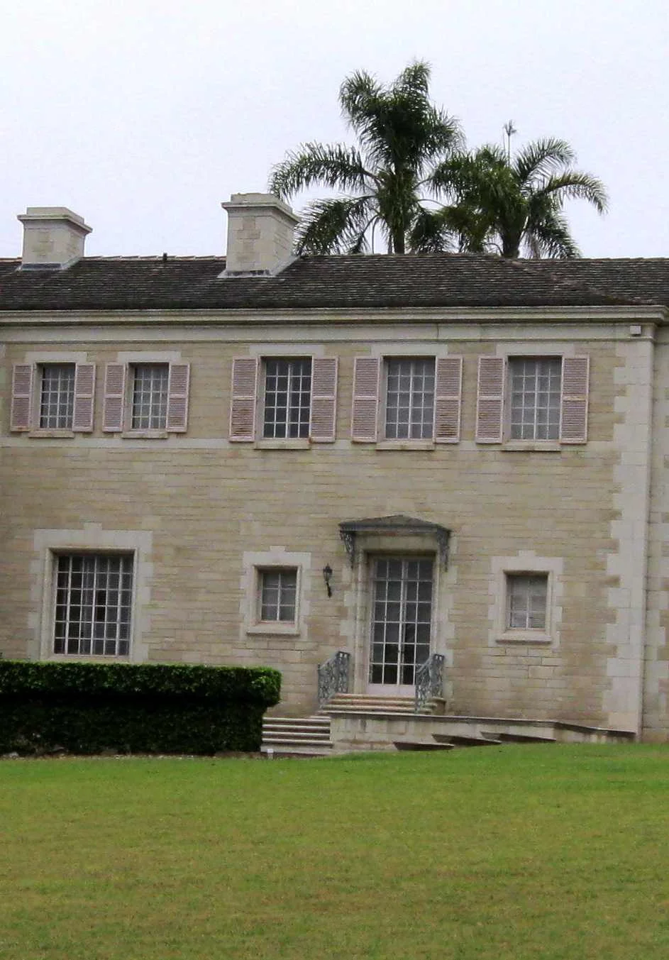 Empty Mansions, the No. 1 bestselling biography of reclusive heiress ...