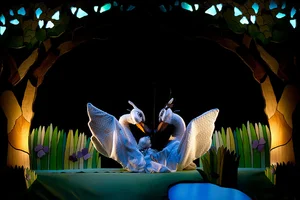 DIY Puppet Crafts: Paper Plate Swan Puppet! — Puppet Showplace Theater