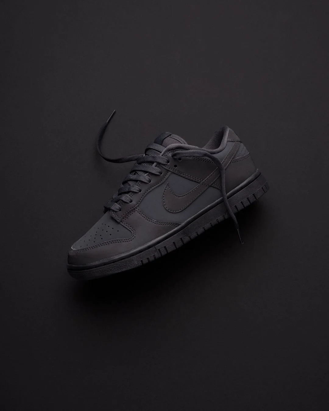 Now Available: Nike Dunk Low (W) "Cyber Reflective" — Sneaker Shouts