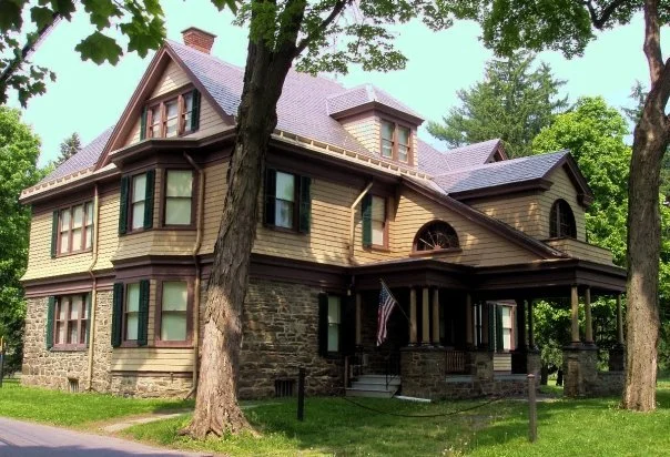 Our Houses — Historic Huguenot Street