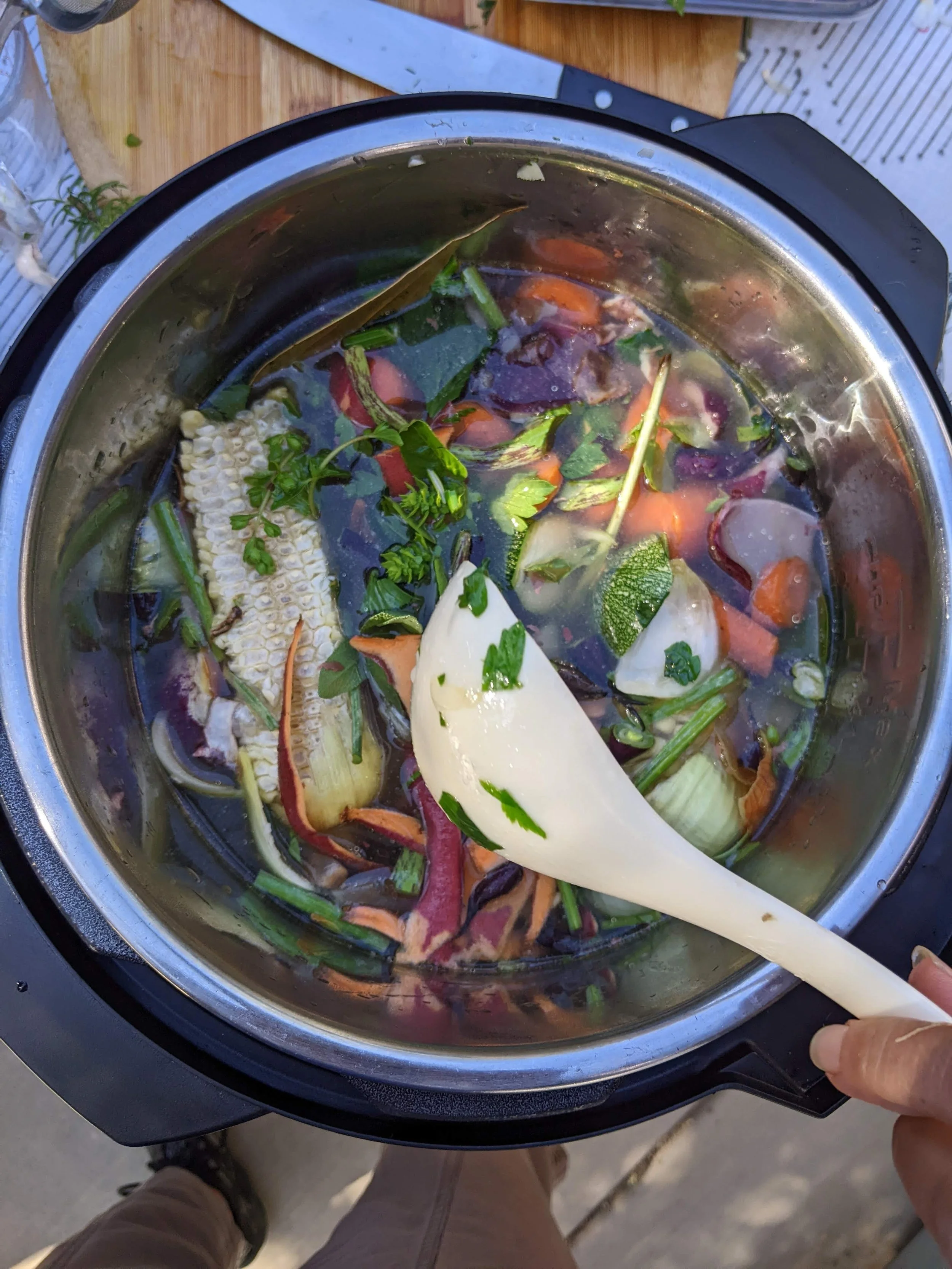DIY: Make your own vegetable broth using veggie scraps — Soil&Water Garden