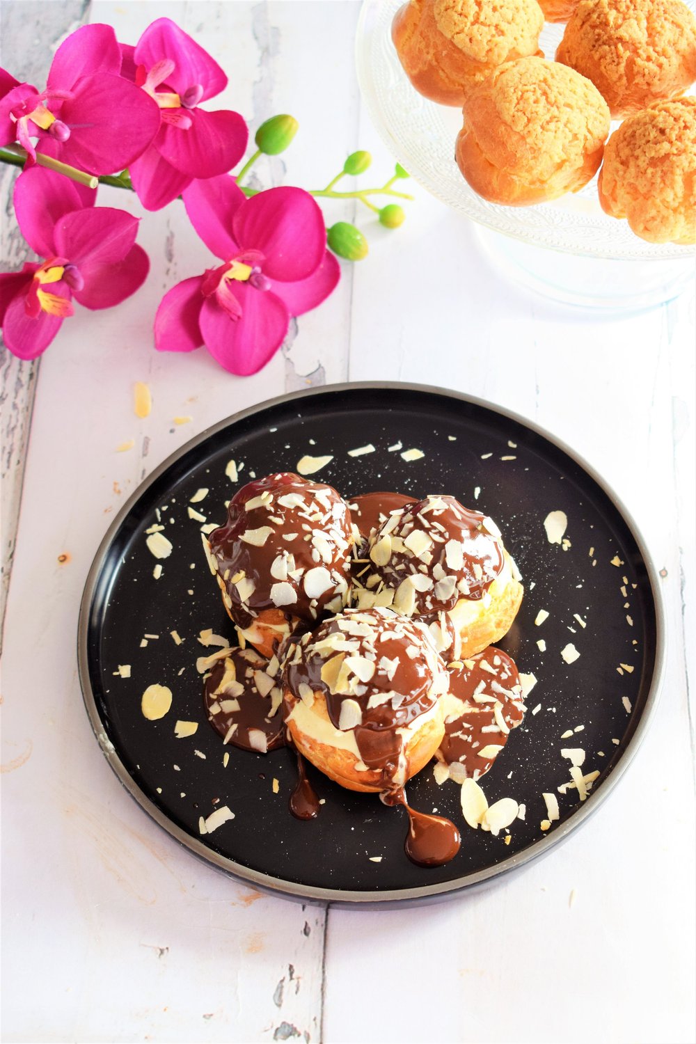 Profiteroles glace vanille et sauce Chocolat — cyrilrouquet.com