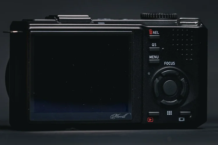 REVIEW: Sigma DP2 Merrill - A Diamond in the Rough