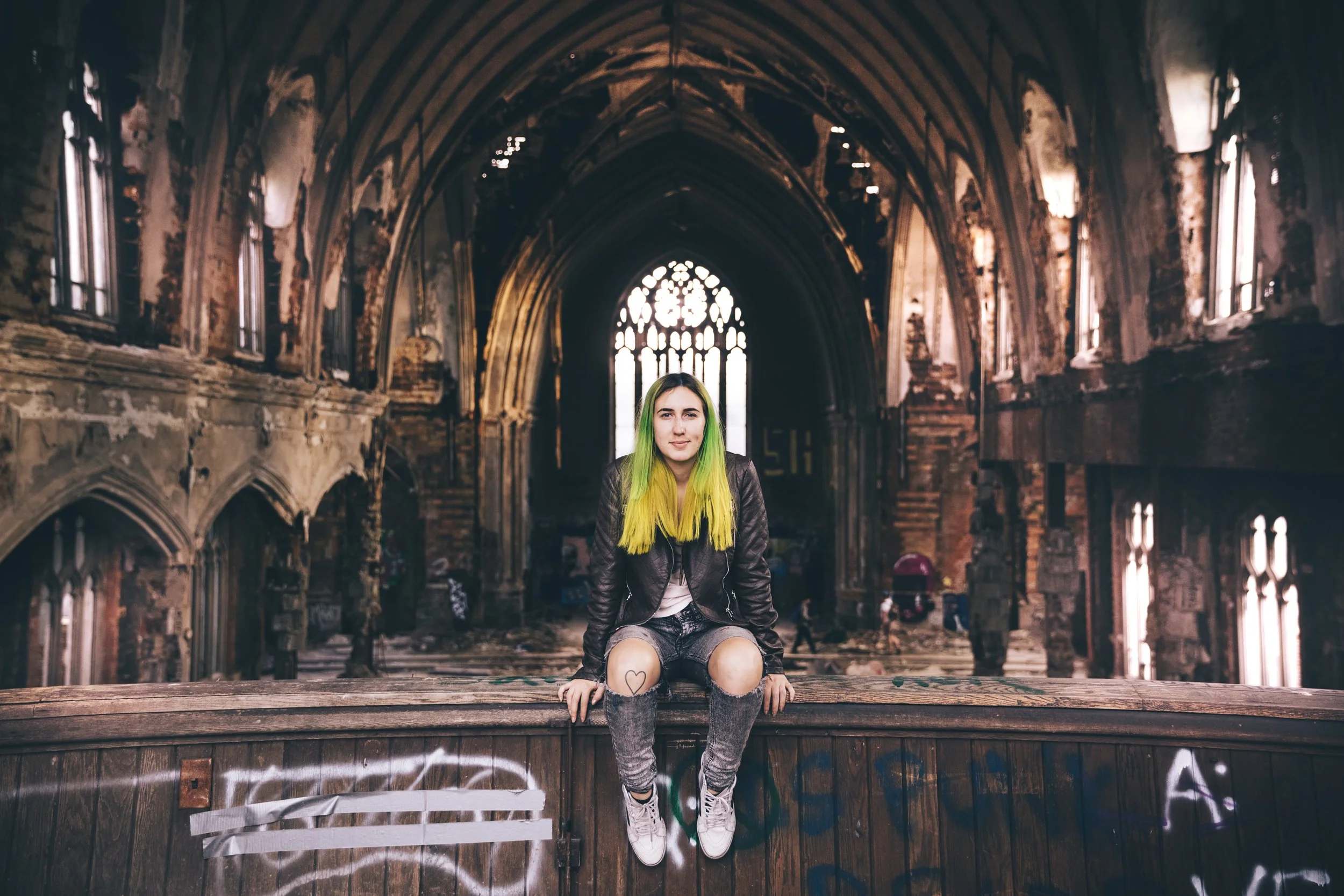 Bio — LALA ABADDON