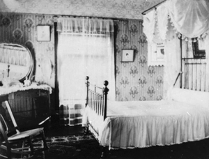 Inside Flossie’s Childhood Home — Deeanne Gist