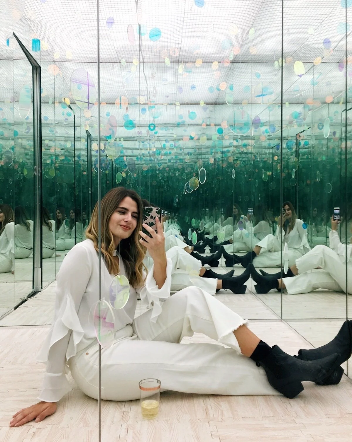 20 Sitting Poses To Try For Your Next Photo Shoot