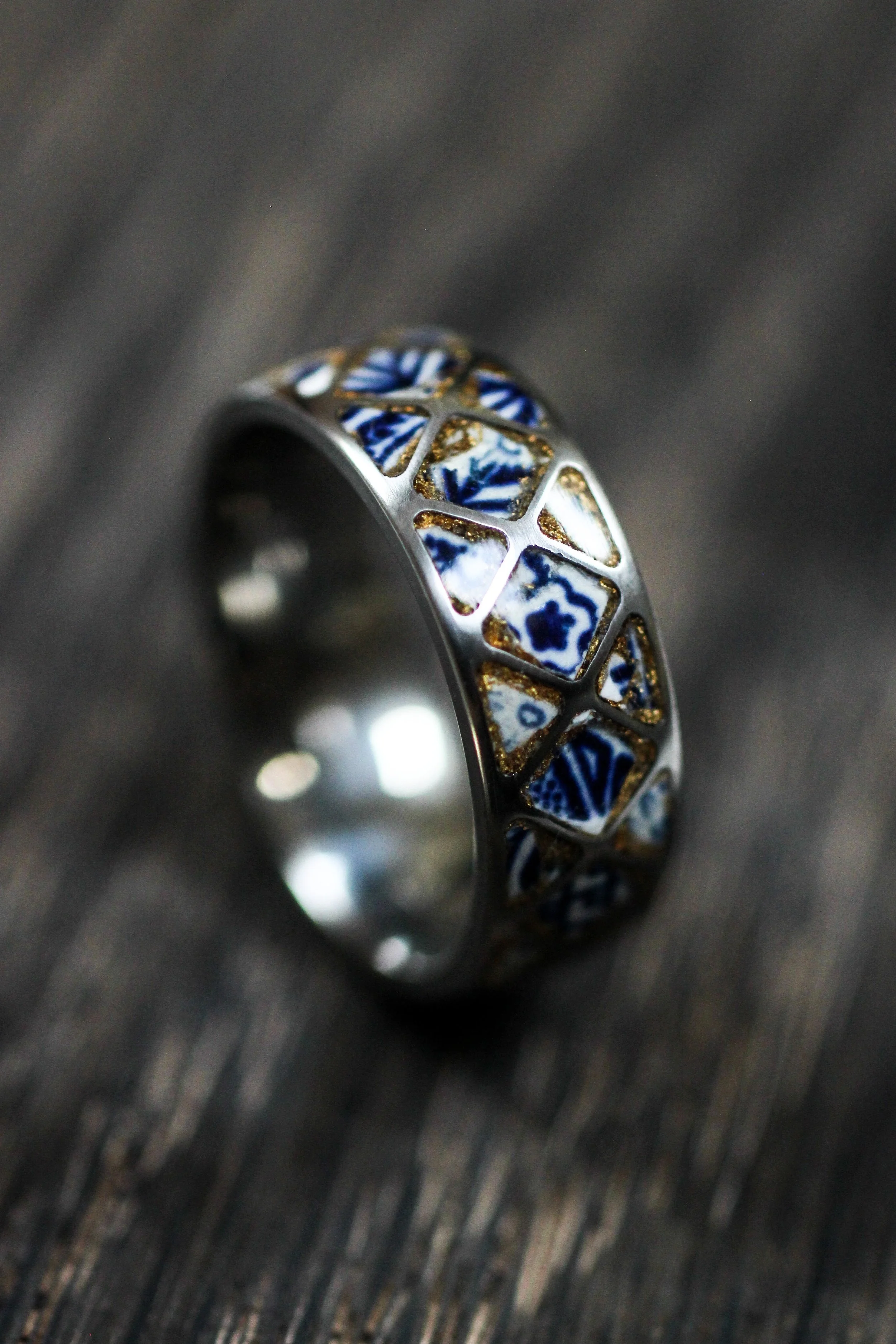 Gold and Kintsugi Porcelain Inlay Ring — WEDGEWOOD RINGS