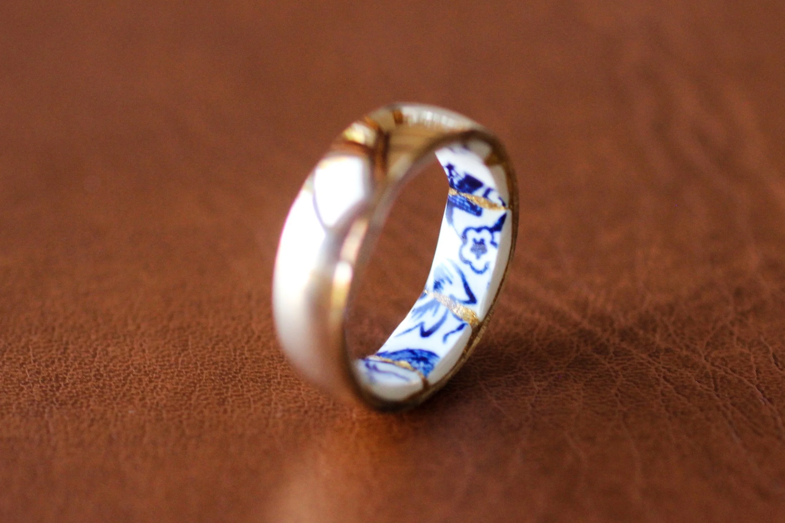 Gold and Kintsugi Porcelain Window Ring — WEDGEWOOD RINGS
