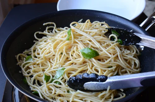 Spaghetti with Garlic and Basil — ButterYum — a tasty little food blog