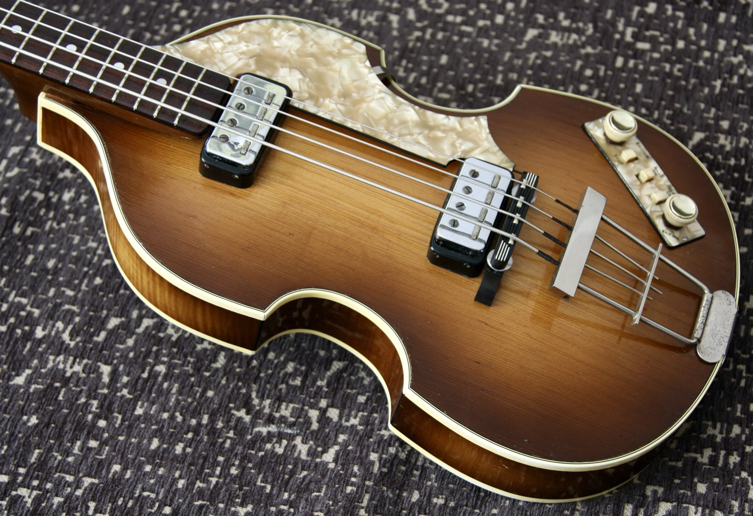 Sold - 1963 Höfner 500/1 Violin Bass — Guncotton Guitars