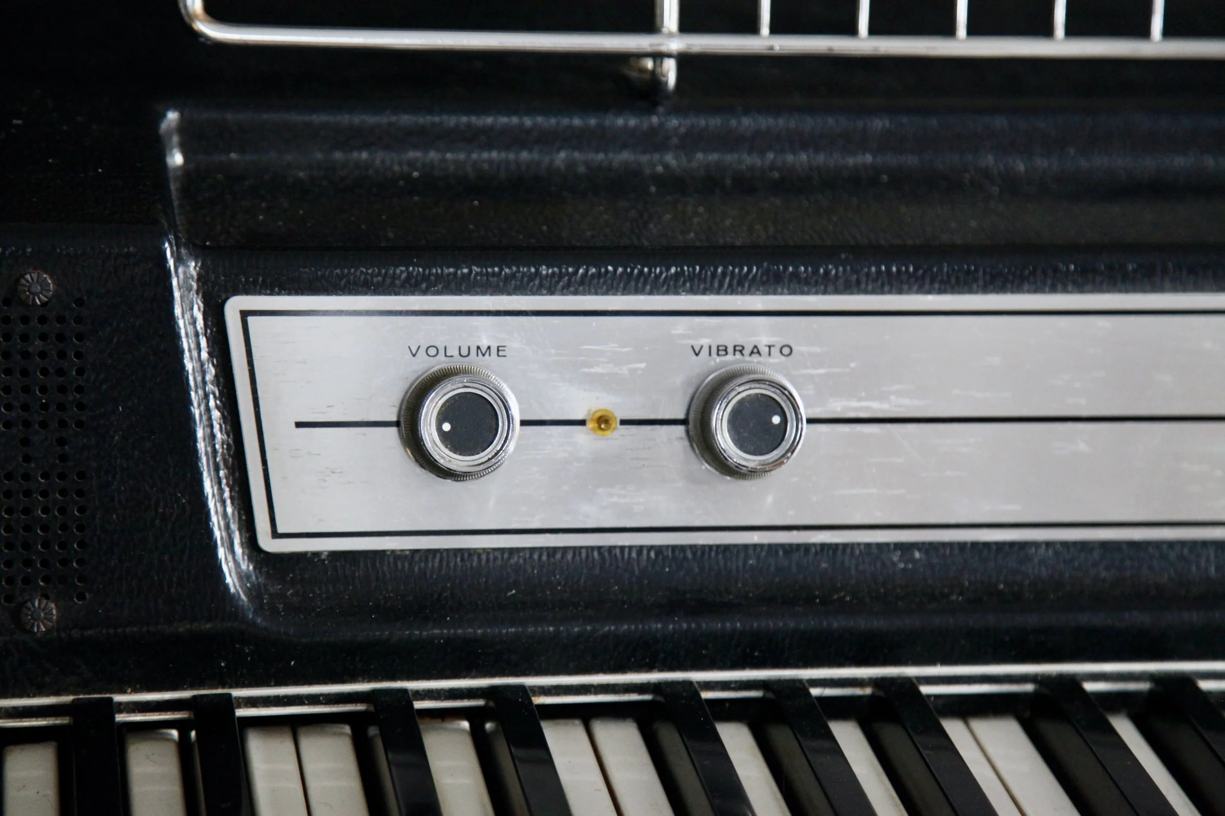 Sold - 1976 Wurlitzer EP-200A — Guncotton Guitars