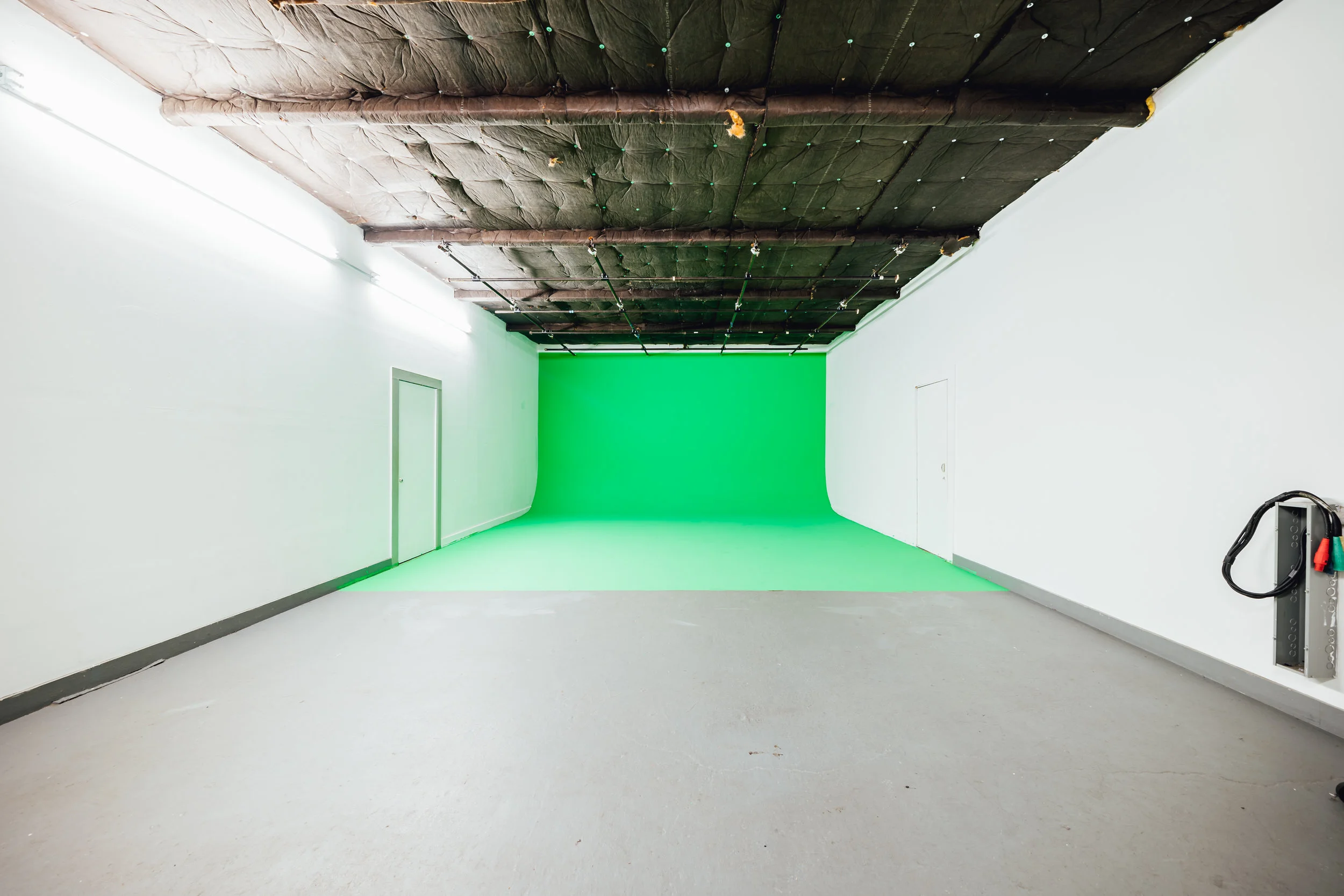 Green Screen Studio NYC | Green Screen Cyc Wall Brooklyn — Photo, Video ...