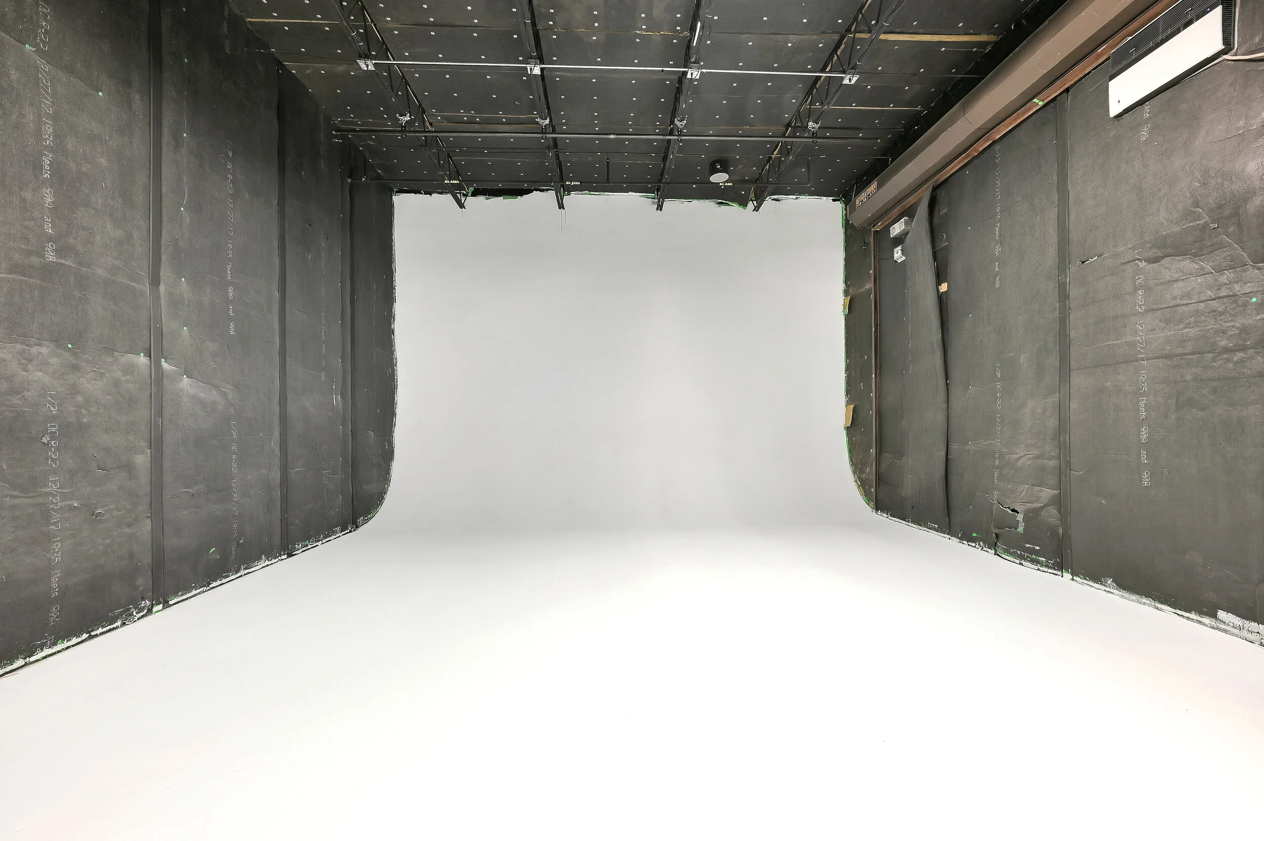 Soundstage Rental Brooklyn | Cyclorama Studio NYC | Cyc Wall ...