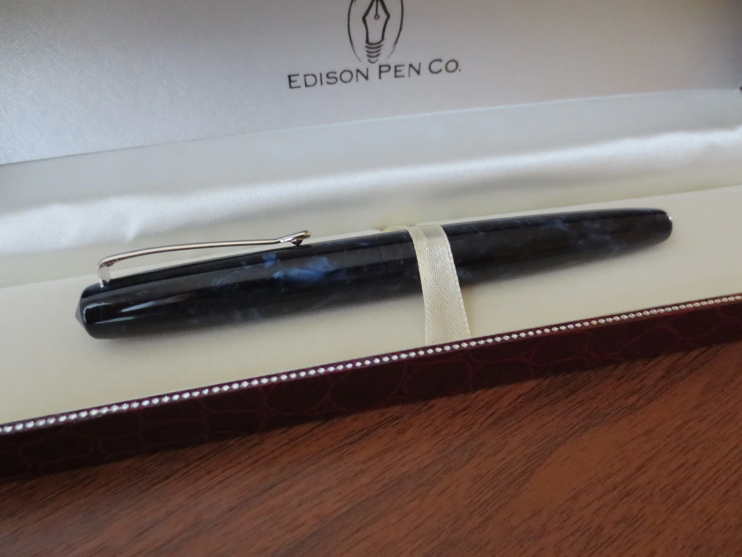 Pen Review: Edison Pearlette — The Gentleman Stationer