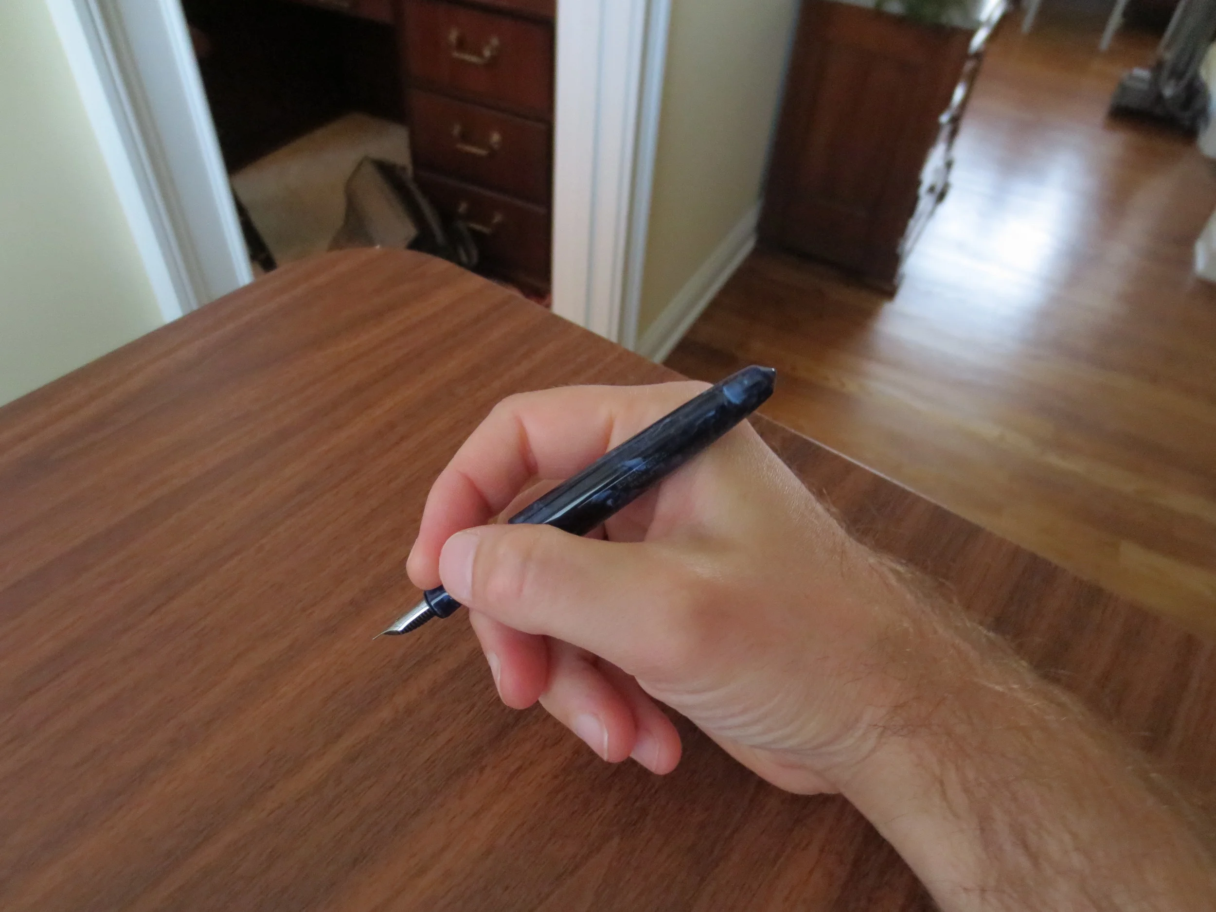 Pen Review: Edison Pearlette — The Gentleman Stationer