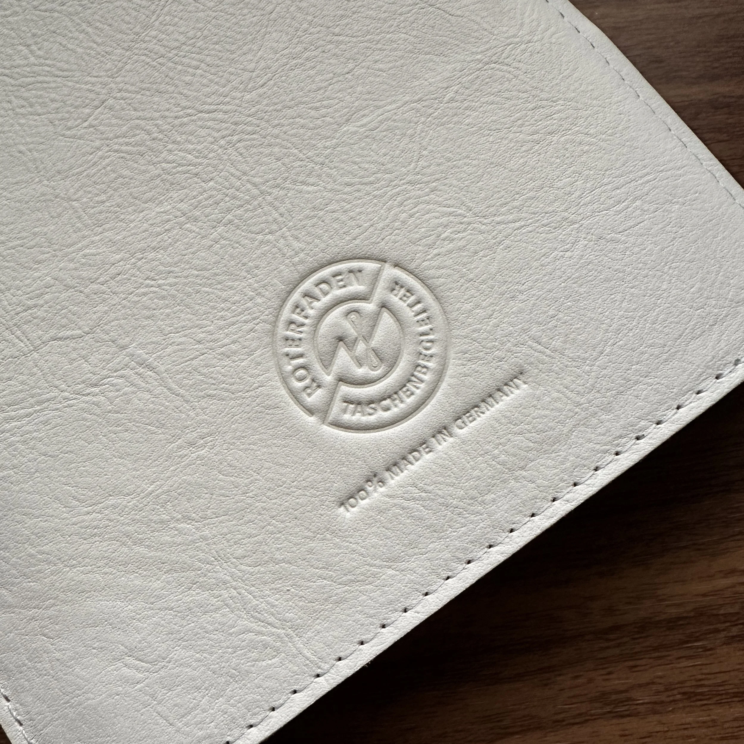 New Arrivals: Lots of New Roterfaden Taschenbegleiters Now Available ...