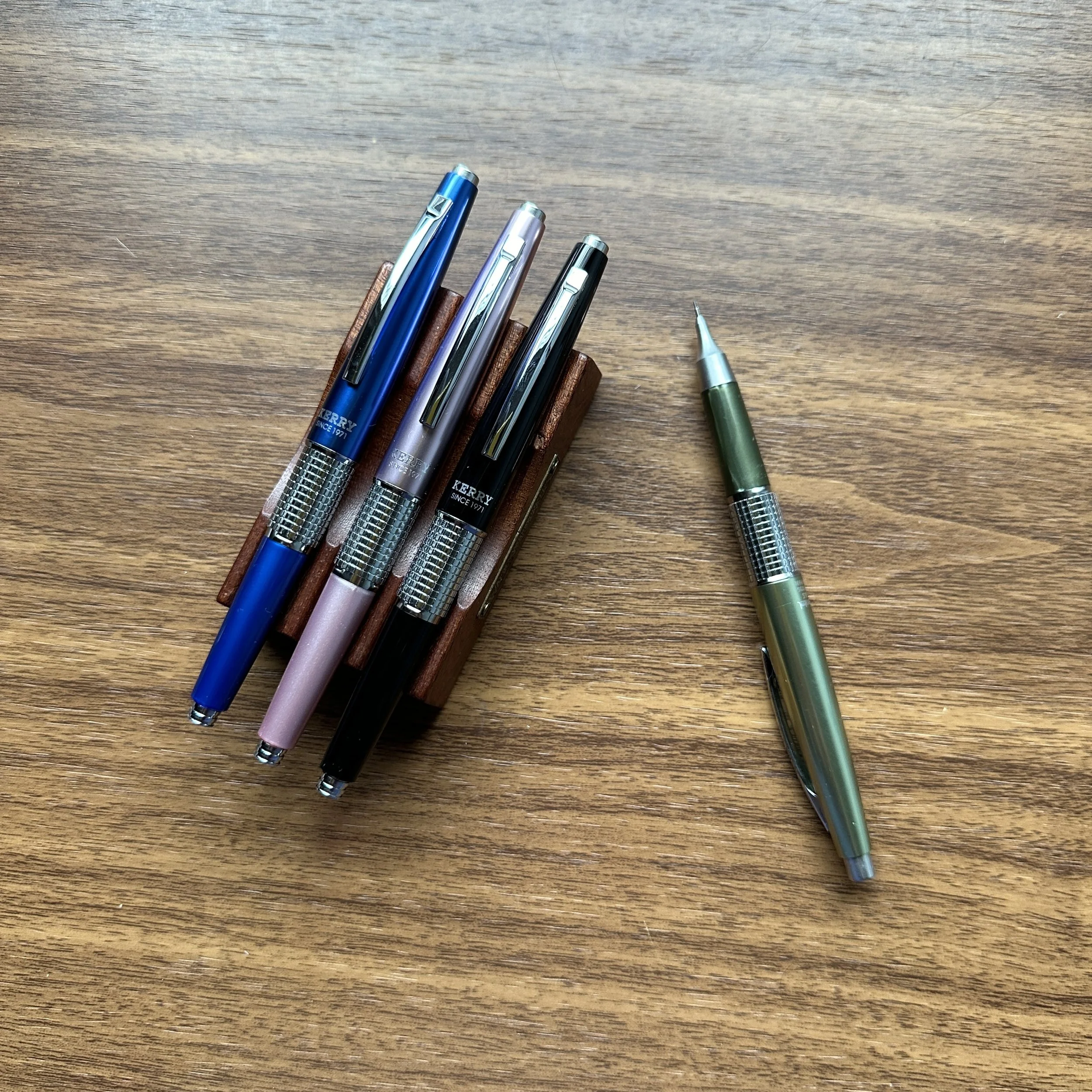 Capped Mechanical Pencils: Who Did It Better, Pentel Sharp Kerry or Uni ...