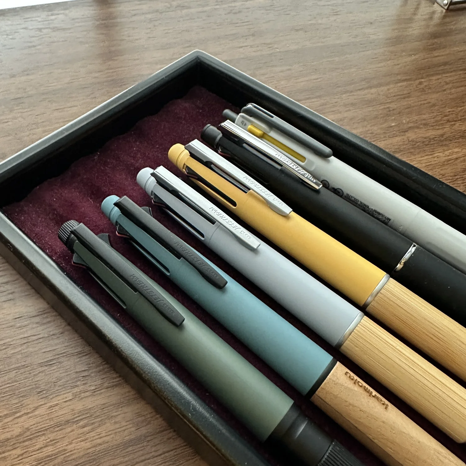 Pen Review: Uni Jetstream 4&1 Multi Pen — The Gentleman Stationer