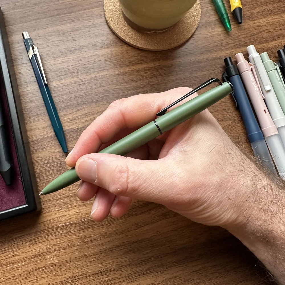 Twist or Click: What's Your Retractable Pen Preference? — The Gentleman ...