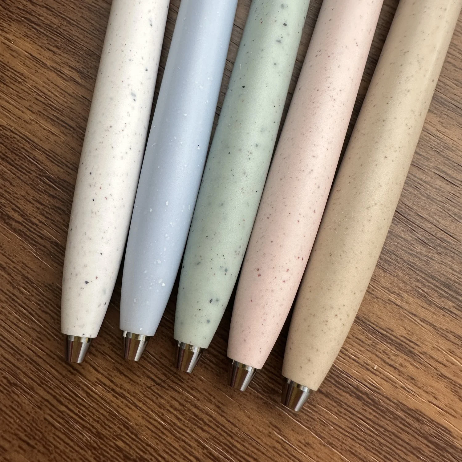 Uni-Ball One or Zebra Sarasa Grand: A High-End Gel Pen Showdown? — The ...